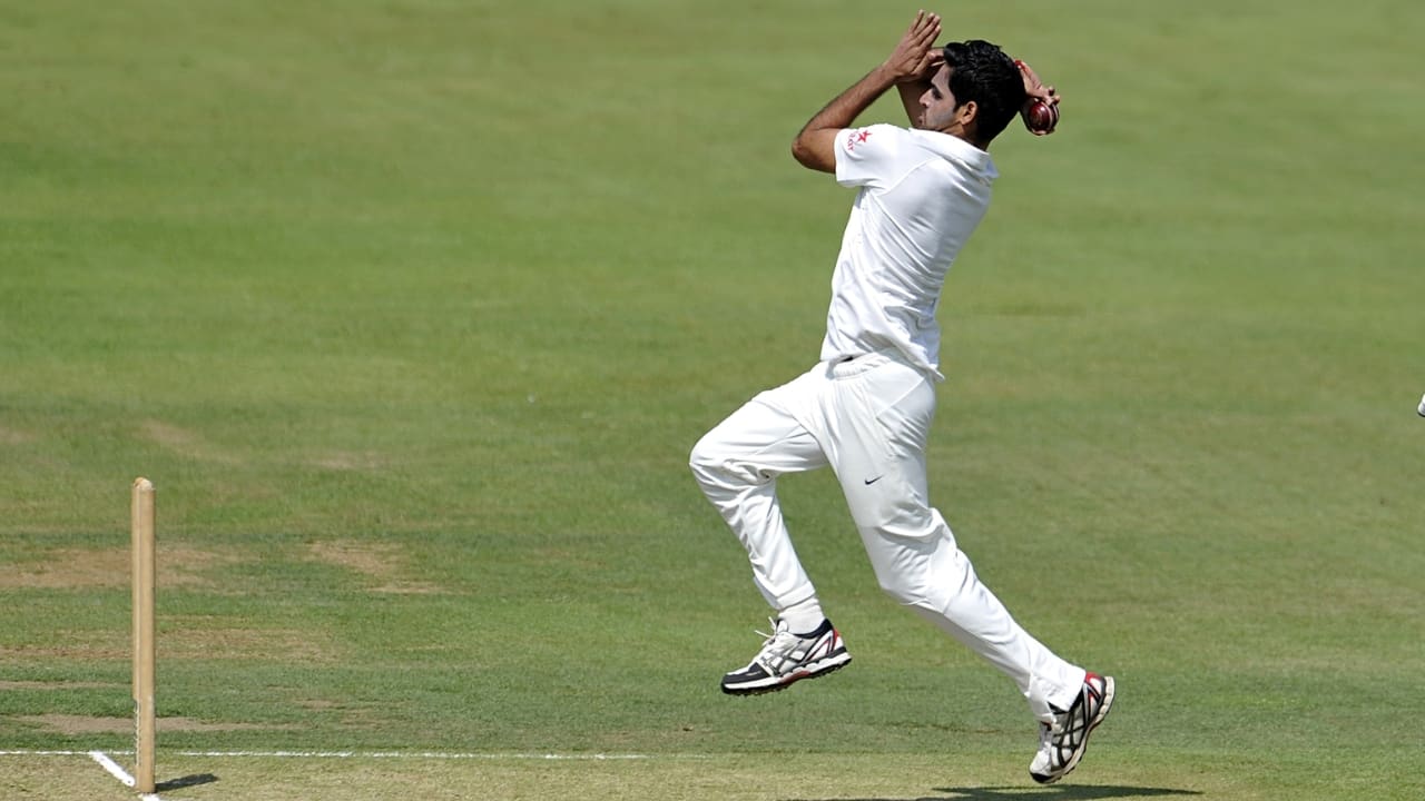 What is Underarm Bowling in Cricket? - Surprise Sports