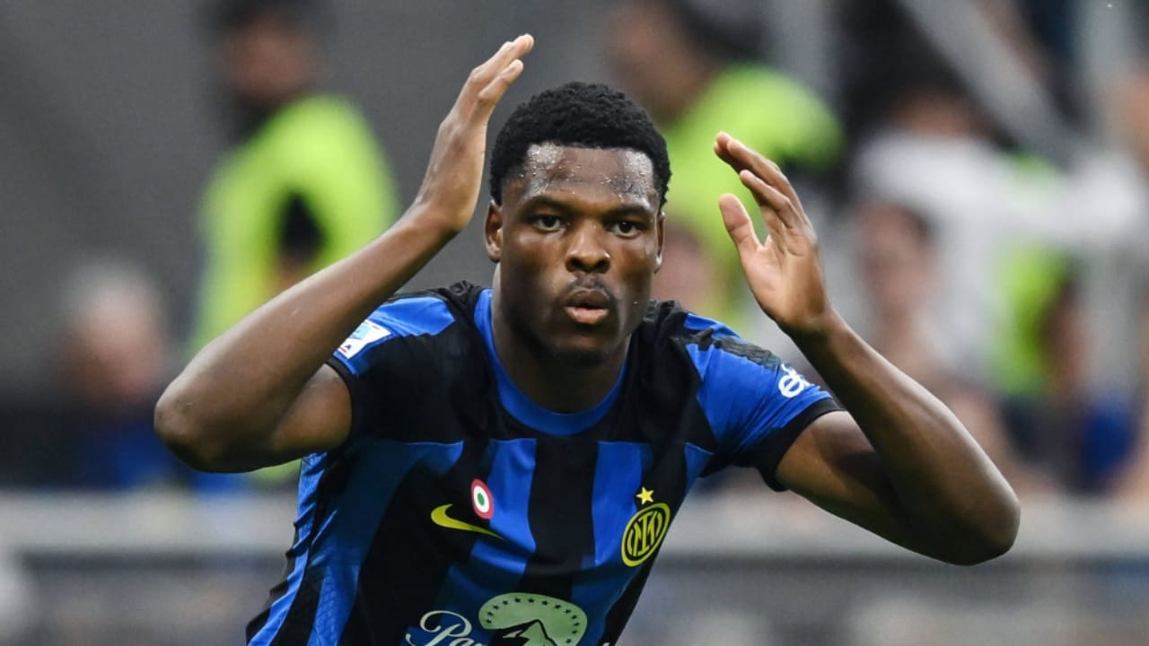 Denzel Dumfries 2025: Net Worth, Salary, and Earnings - Surprise Sports