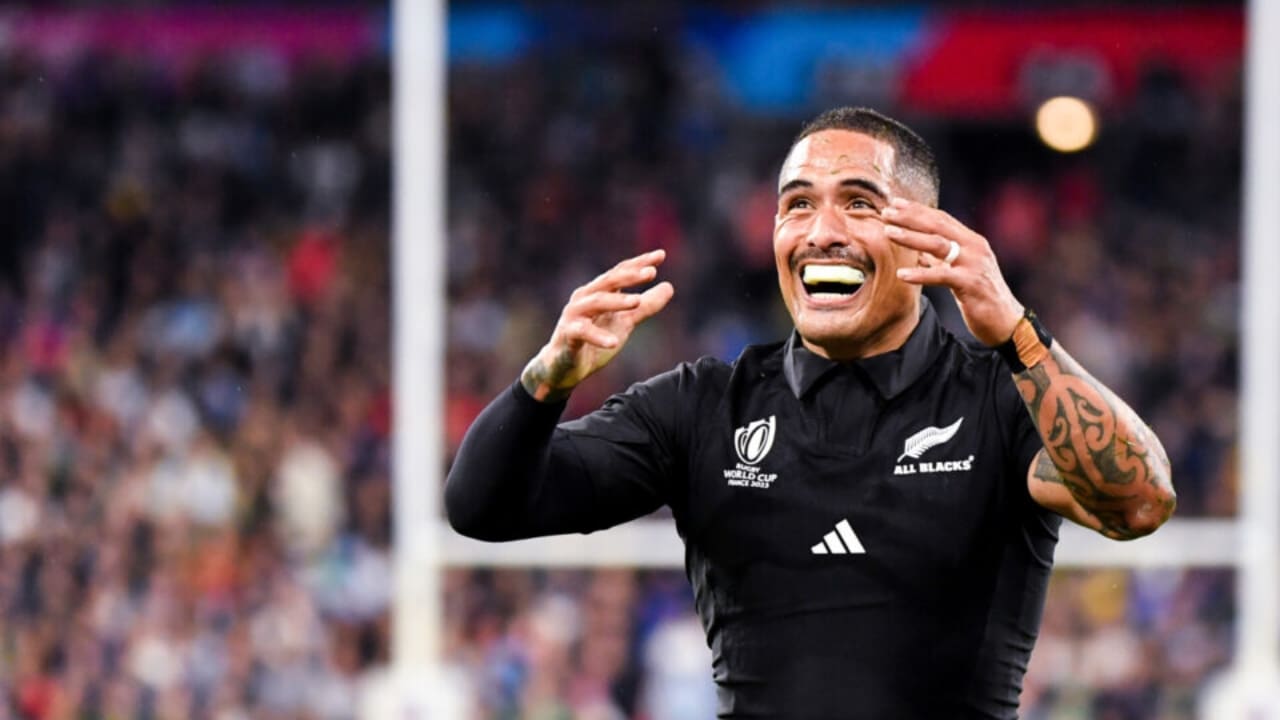 Aaron Smith 2025: Net Worth, Career Earnings, Salary, Stats, Wife ...