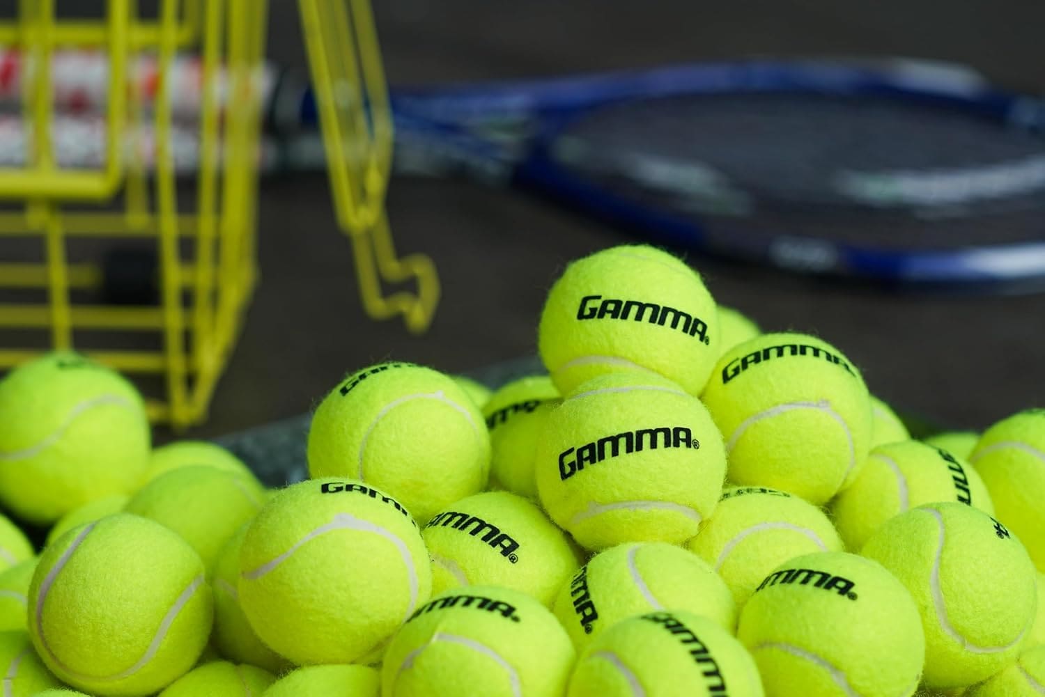 Exploring the Battle: Pressurized vs Pressureless Tennis Balls ...