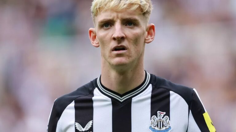 Anthony Gordon 2025: Net Worth, Salary, Contract, Career Earnings - Surprise Sports