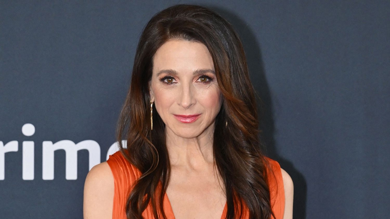 Huda Kattan Net Worth, Instagram Income Details, and Bio - SurpriseSports