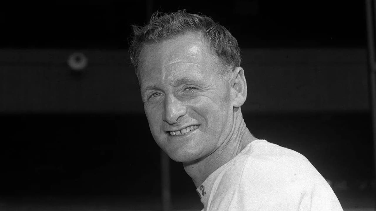 The legendary Tom Finney - SurpriseSports