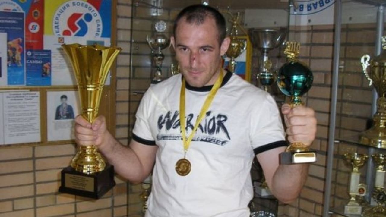 Aleksei Oleinik Net Worth in 2026: Fight Purses, Records, Wife ...